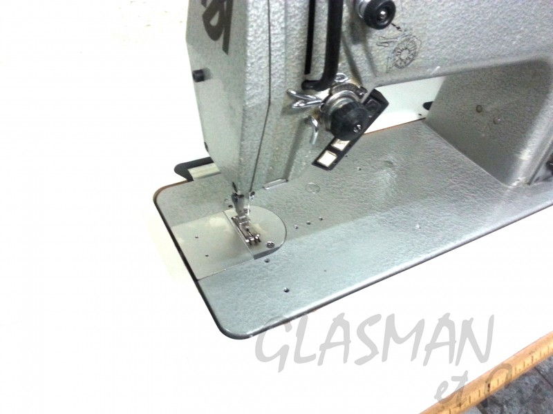 Machine à coudre industrielle DURKOPP ADLER 271 avec coupe fils