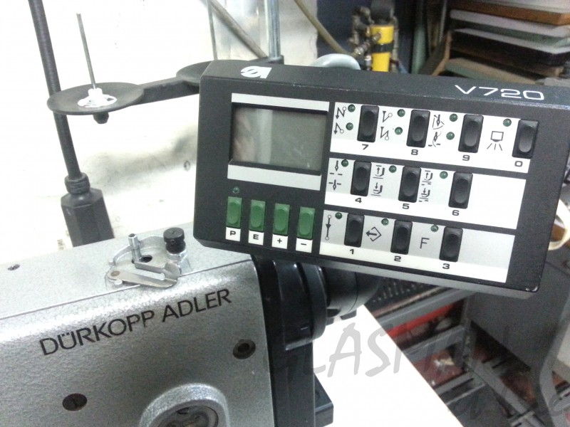 Machine à coudre industrielle DURKOPP ADLER 271 avec coupe fils