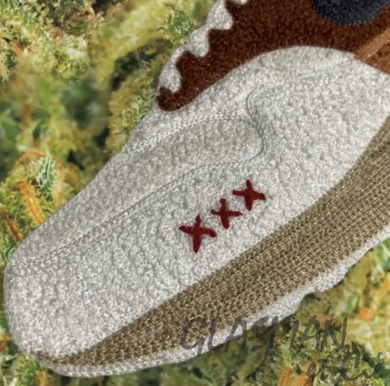 Machine CORNELY A3 à broder à manivelle