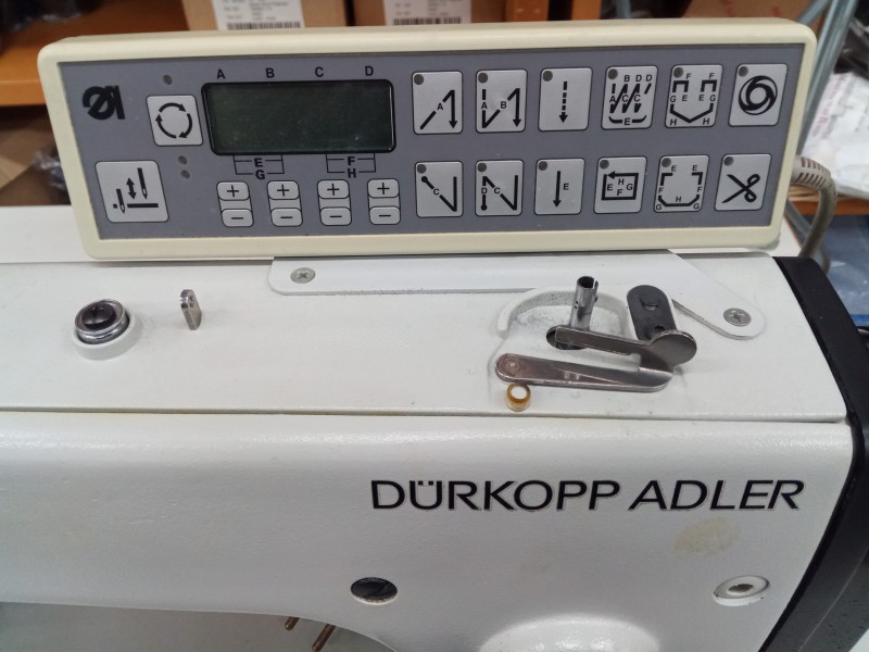 Machine à coudre industrielle DURKOPP ADLER 271 avec coupe fils